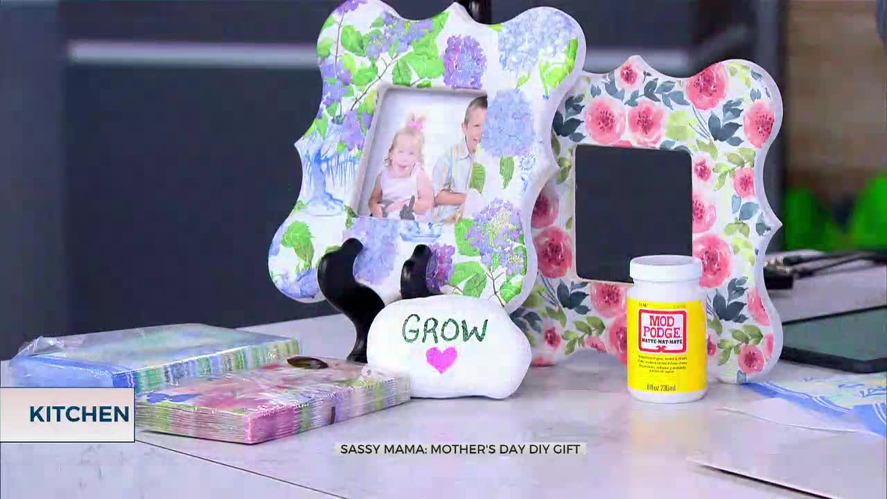 Sassy Mama: Paper Napkin Picture Frames