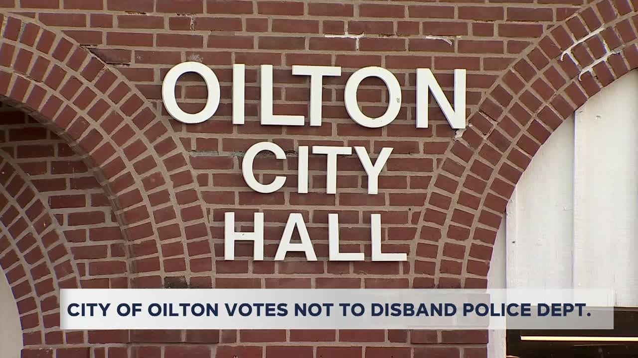 Oilton votes against disbanding police department, 1 officer fired