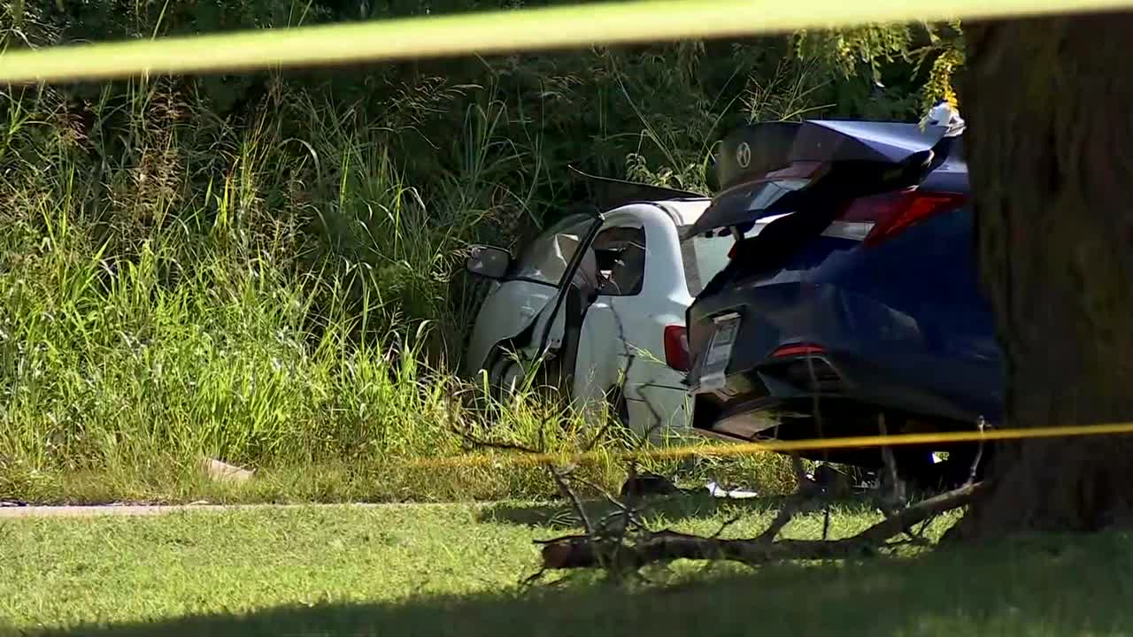 NE OKC crash leaves 2 dead, 1 injured