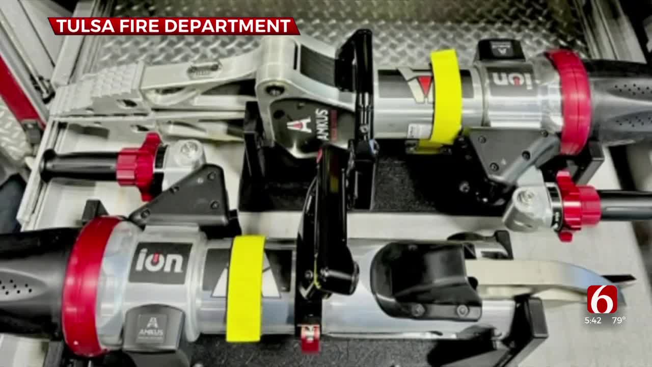 Tulsa Fire Adds New Extrication Tools To Ladder 22